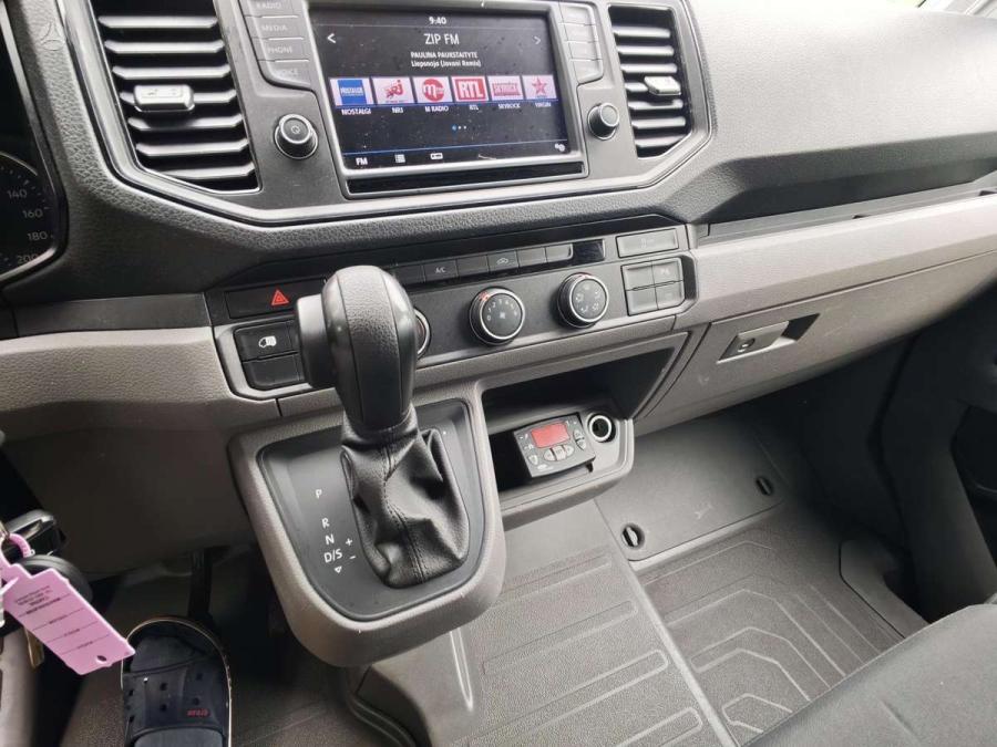 White Volkswagen Crafter 2019 in Taurage, with an engine capacity of 2.00 L and mileage of 216 thousand km for 15800 €, photo 19 on AUTOMOTO.COM.LV