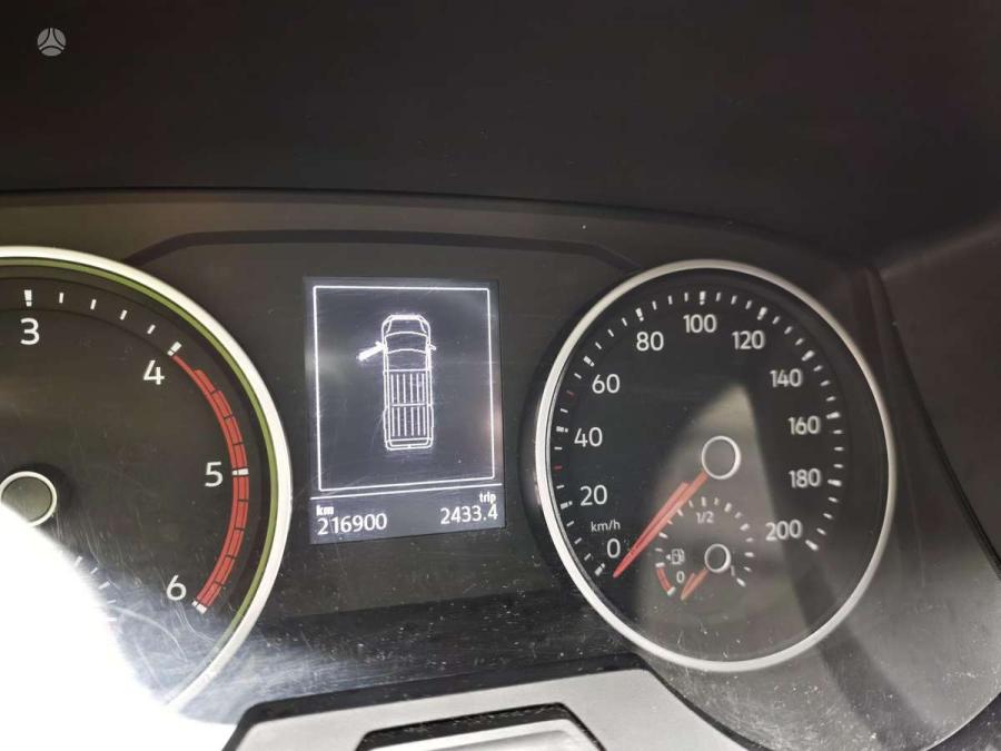 White Volkswagen Crafter 2019 in Taurage, with an engine capacity of 2.00 L and mileage of 216 thousand km for 15800 €, photo 21 on AUTOMOTO.COM.LV