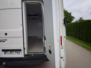 White Volkswagen Crafter 2019 in Taurage, with an engine capacity of 2.00 L and mileage of 216 thousand km for 15800 €, photo 24 on AUTOMOTO.COM.LV