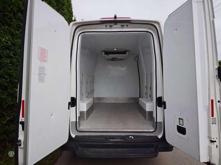White Volkswagen Crafter 2019 in Taurage, with an engine capacity of 2.00 L and mileage of 216 thousand km for 15800 €, photo 25 on AUTOMOTO.COM.LV