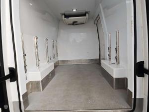 White Volkswagen Crafter 2019 in Taurage, with an engine capacity of 2.00 L and mileage of 216 thousand km for 15800 €, photo 27 on AUTOMOTO.COM.LV