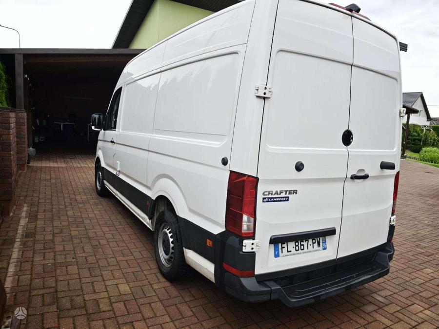 White Volkswagen Crafter 2019 in Taurage, with an engine capacity of 2.00 L and mileage of 217 thousand km for 15400 €, photo 5 on AUTOMOTO.COM.LV