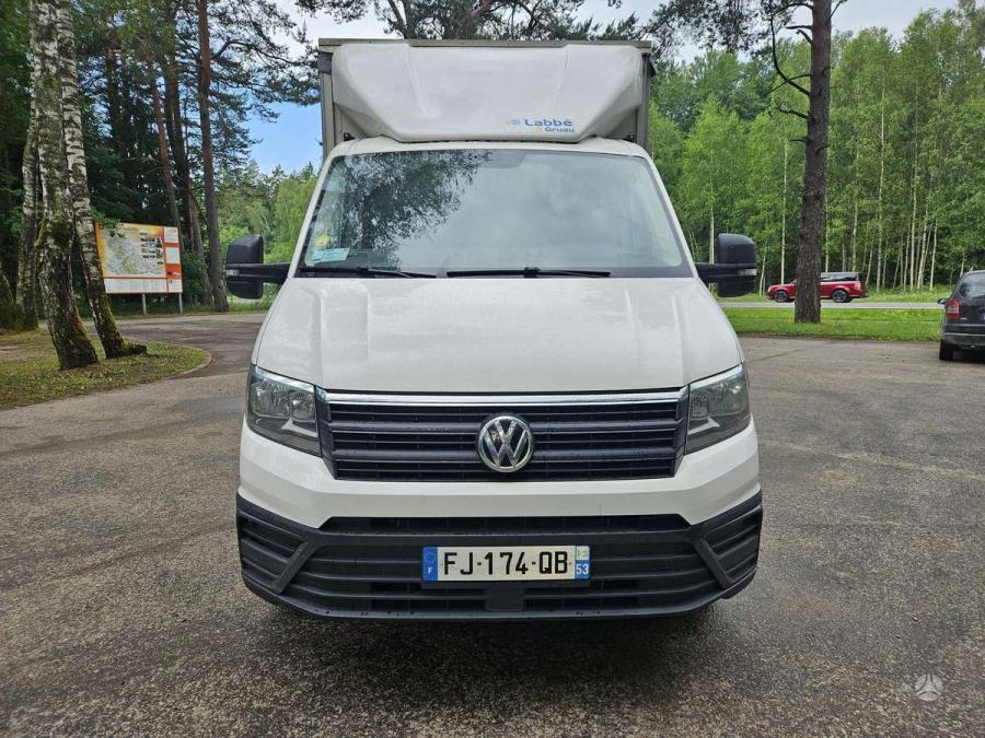 White Volkswagen Crafter 2019 in Taurage, with an engine capacity of 2.00 L and mileage of 265 thousand km for 12500 €, photo 1 on AUTOMOTO.COM.LV