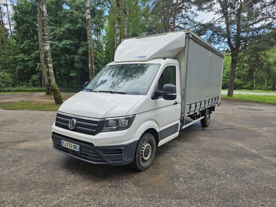 White Volkswagen Crafter 2019 in Taurage, with an engine capacity of 2.00 L and mileage of 265 thousand km for 12500 €, photo 4 on AUTOMOTO.COM.LV