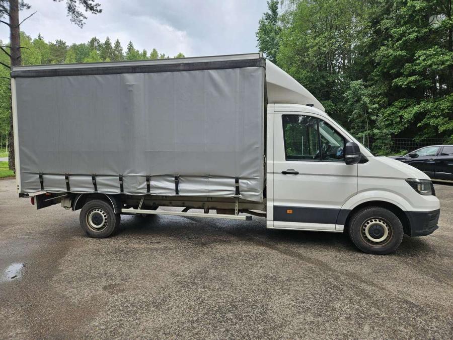 White Volkswagen Crafter 2019 in Taurage, with an engine capacity of 2.00 L and mileage of 265 thousand km for 12500 €, photo 6 on AUTOMOTO.COM.LV
