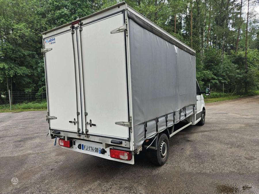 White Volkswagen Crafter 2019 in Taurage, with an engine capacity of 2.00 L and mileage of 265 thousand km for 12500 €, photo 7 on AUTOMOTO.COM.LV