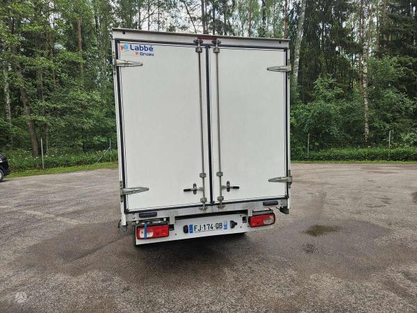 White Volkswagen Crafter 2019 in Taurage, with an engine capacity of 2.00 L and mileage of 265 thousand km for 12500 €, photo 8 on AUTOMOTO.COM.LV