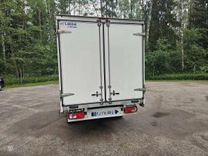 White Volkswagen Crafter 2019 in Taurage, with an engine capacity of 2.00 L and mileage of 265 thousand km for 12500 €, photo 8 on AUTOMOTO.COM.LV