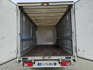 White Volkswagen Crafter 2019 in Taurage, with an engine capacity of 2.00 L and mileage of 265 thousand km for 12500 €, photo 9 on AUTOMOTO.COM.LV