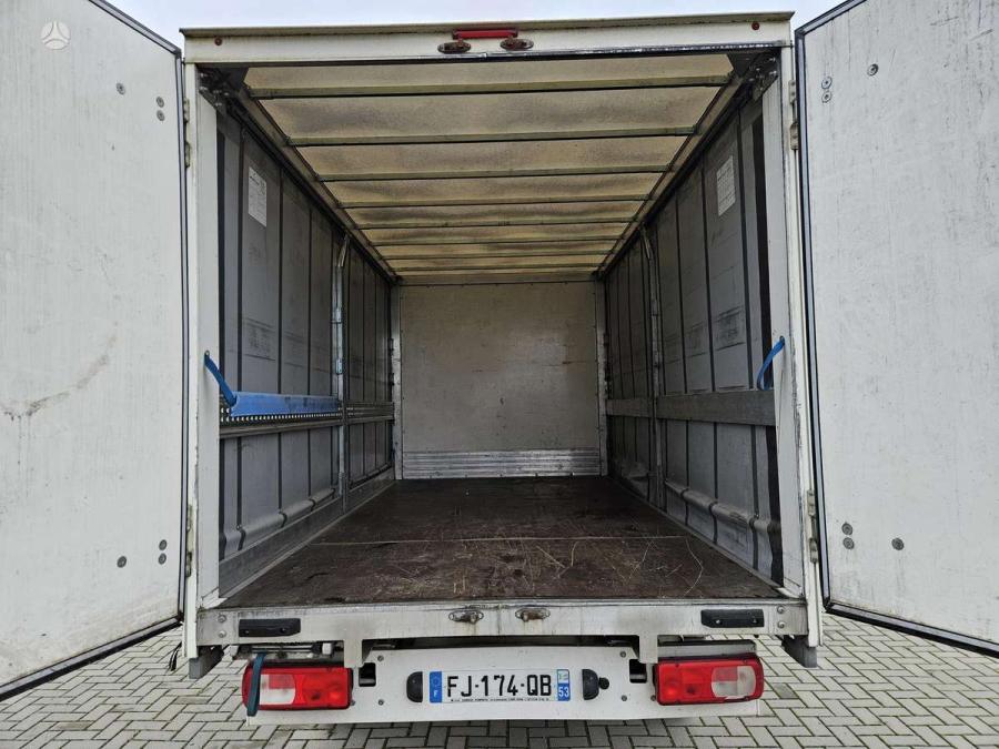 White Volkswagen Crafter 2019 in Taurage, with an engine capacity of 2.00 L and mileage of 265 thousand km for 12500 €, photo 9 on AUTOMOTO.COM.LV