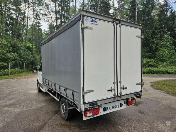 White Volkswagen Crafter 2019 in Taurage, with an engine capacity of 2.00 L and mileage of 265 thousand km for 12500 €, photo 10 on AUTOMOTO.COM.LV