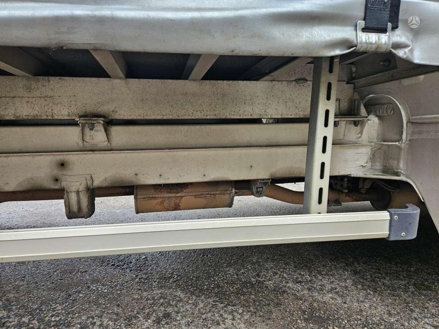 White Volkswagen Crafter 2019 in Taurage, with an engine capacity of 2.00 L and mileage of 265 thousand km for 12500 €, photo 12 on AUTOMOTO.COM.LV