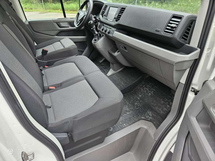 White Volkswagen Crafter 2019 in Taurage, with an engine capacity of 2.00 L and mileage of 265 thousand km for 12500 €, photo 16 on AUTOMOTO.COM.LV
