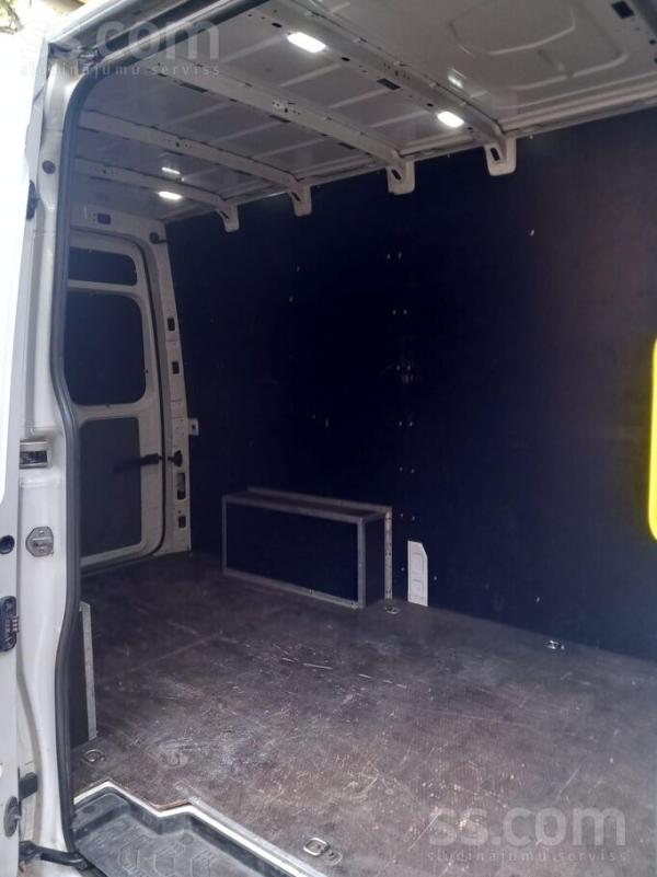 White Volkswagen Crafter 2019 in Jurmala, with an engine capacity of 2.00 L and mileage of 331 thousand km for 13800 €, photo 10 on AUTOMOTO.COM.LV