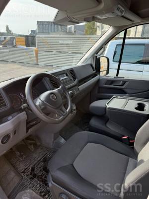 White Volkswagen Crafter 2019 in Saldus, with an engine capacity of 1.90 L and mileage of 281 thousand km for 17900 €, photo 5 on AUTOMOTO.COM.LV