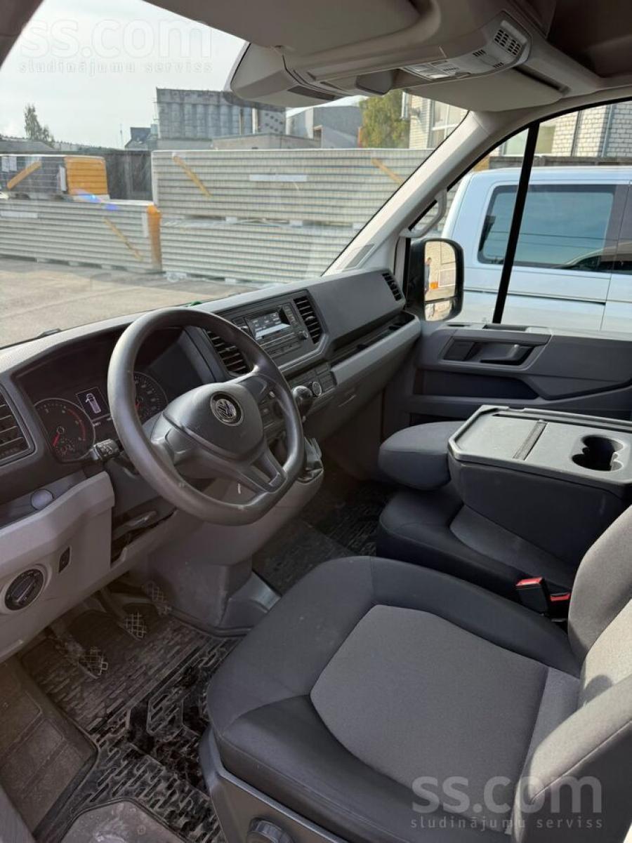 White Volkswagen Crafter 2019 in Saldus, with an engine capacity of 1.90 L and mileage of 281 thousand km for 17900 €, photo 5 on AUTOMOTO.COM.LV