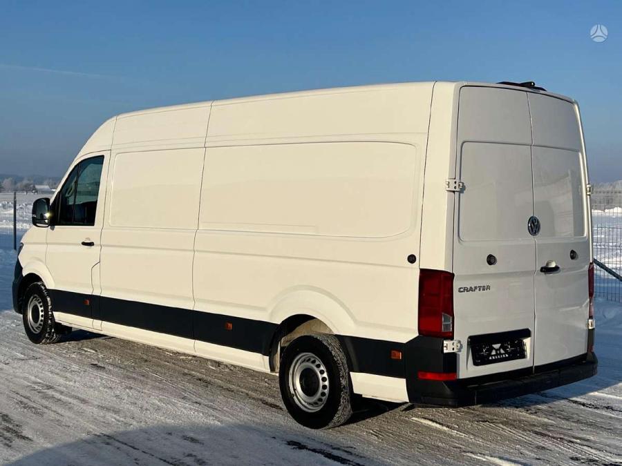White Volkswagen Crafter 2020 in Vilnius, with an engine capacity of 1.97 L and mileage of 177 thousand km for 15718 €, photo 13 on AUTOMOTO.COM.LV