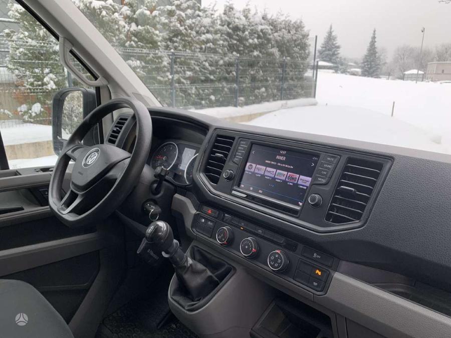White Volkswagen Crafter 2020 in Kaunas, with an engine capacity of 2.00 L and mileage of 121 thousand km for 15700 €, photo 4 on AUTOMOTO.COM.LV