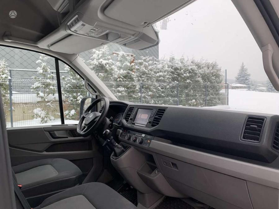White Volkswagen Crafter 2020 in Kaunas, with an engine capacity of 2.00 L and mileage of 121 thousand km for 15700 €, photo 5 on AUTOMOTO.COM.LV