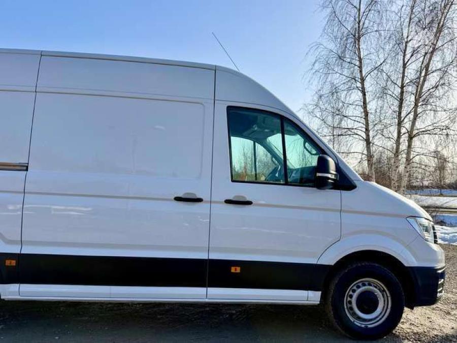 White Volkswagen Crafter 2020 in Siauliai, with an engine capacity of 2.00 L and mileage of 129 thousand km for 25900 €, photo 13 on AUTOMOTO.COM.LV