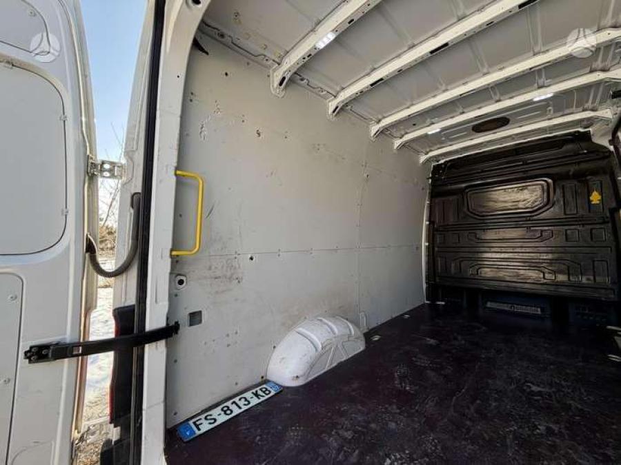 White Volkswagen Crafter 2020 in Siauliai, with an engine capacity of 2.00 L and mileage of 129 thousand km for 25900 €, photo 22 on AUTOMOTO.COM.LV
