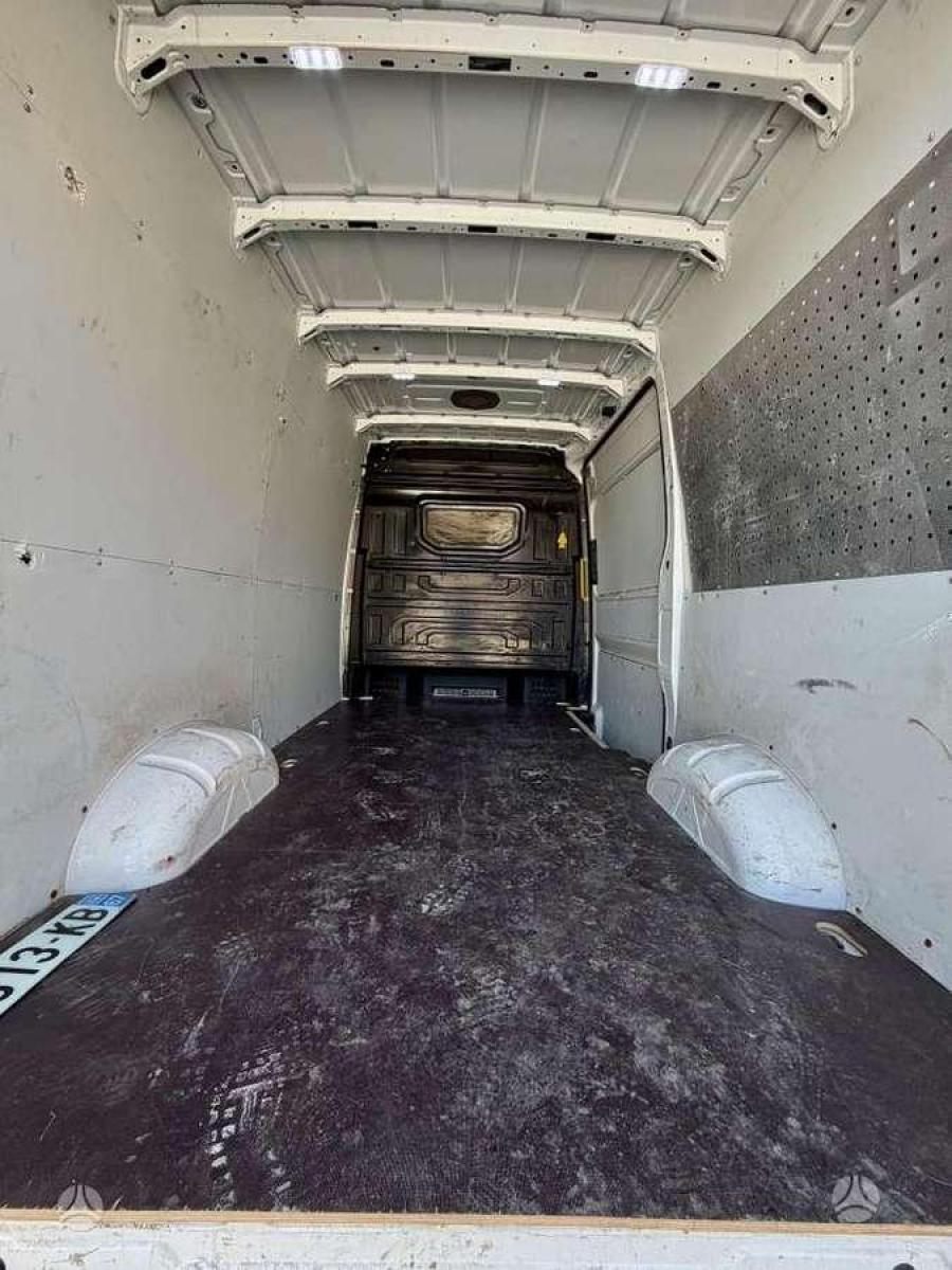 White Volkswagen Crafter 2020 in Siauliai, with an engine capacity of 2.00 L and mileage of 129 thousand km for 25900 €, photo 24 on AUTOMOTO.COM.LV