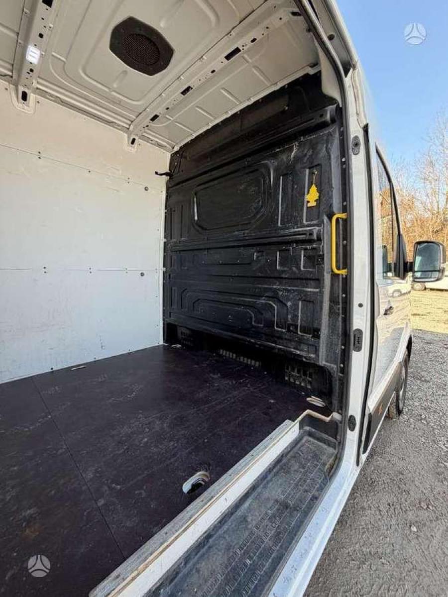 White Volkswagen Crafter 2020 in Siauliai, with an engine capacity of 2.00 L and mileage of 129 thousand km for 25900 €, photo 25 on AUTOMOTO.COM.LV