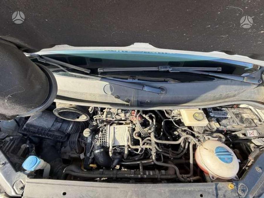 White Volkswagen Crafter 2020 in Siauliai, with an engine capacity of 2.00 L and mileage of 129 thousand km for 25900 €, photo 38 on AUTOMOTO.COM.LV