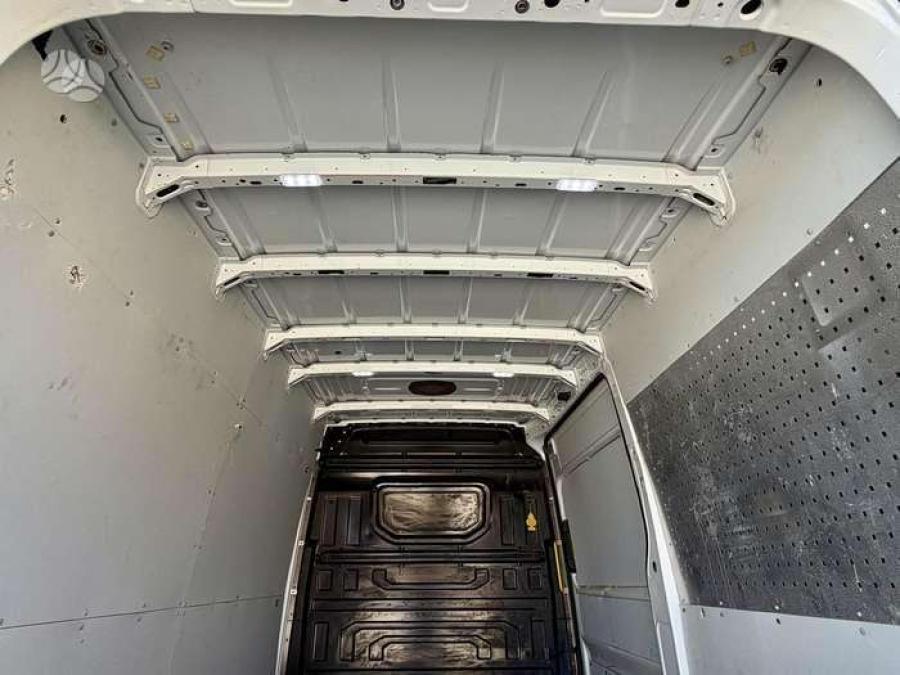 Balts Volkswagen Crafter 2020 Šauļi, ar dzinēja tilpumu 2.00 L un nobraukumu 129 tūkst. km par 25900 €, foto 27 vietnē AUTOMOTO.COM.LV