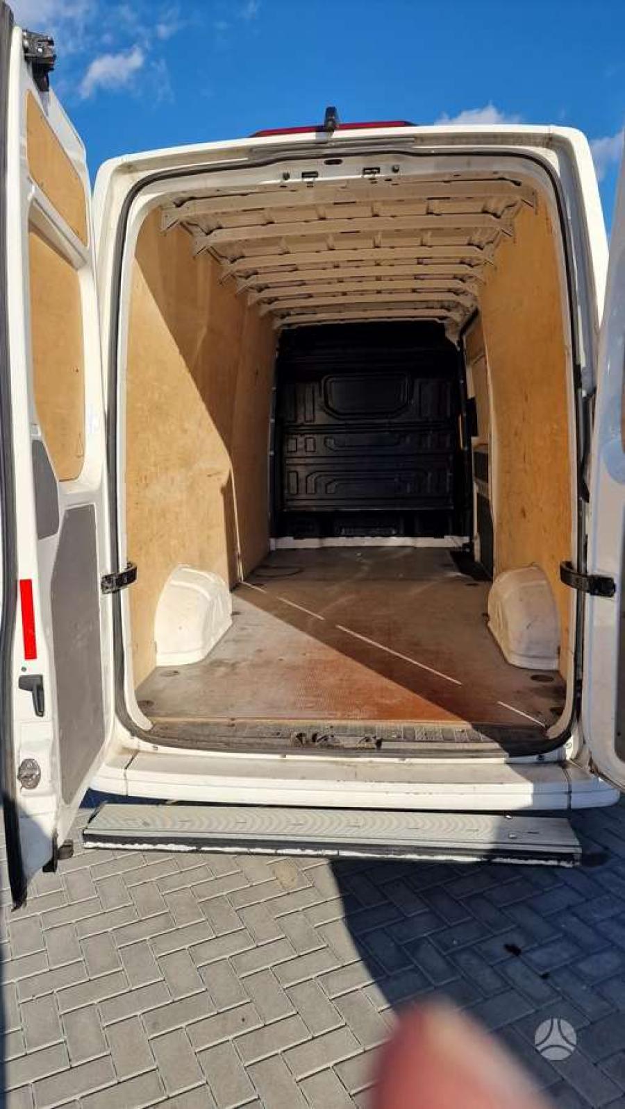 White Volkswagen Crafter 2020 in Taurage, with an engine capacity of 1.97 L and mileage of 300 thousand km for 8600 €, photo 8 on AUTOMOTO.COM.LV