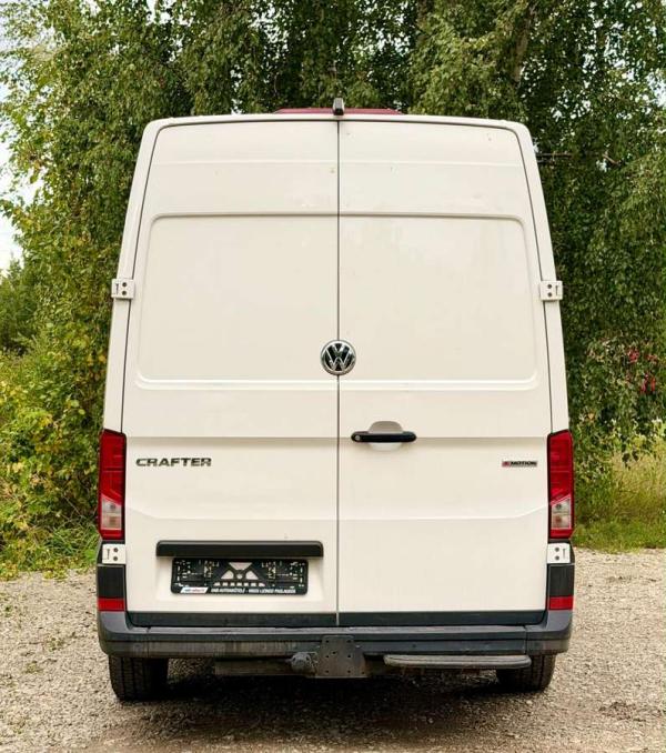 White Volkswagen Crafter 2020 in Siauliai, with an engine capacity of 2.00 L and mileage of 129 thousand km for 25900 €, photo 7 on AUTOMOTO.COM.LV