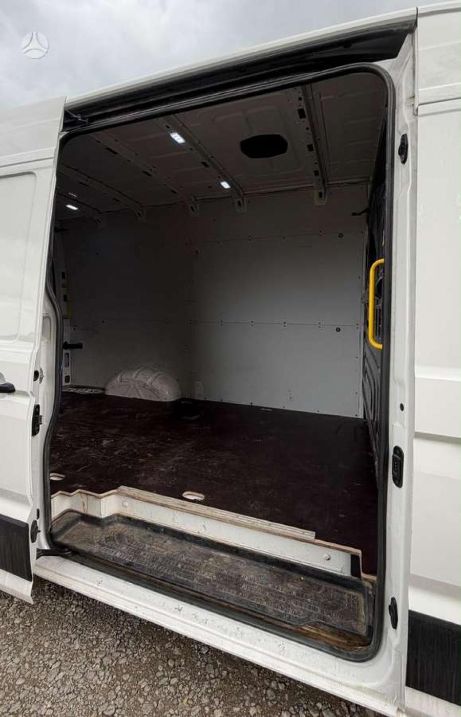 Balts Volkswagen Crafter 2020 Šauļi, ar dzinēja tilpumu 2.00 L un nobraukumu 129 tūkst. km par 25900 €, foto 25 vietnē AUTOMOTO.COM.LV