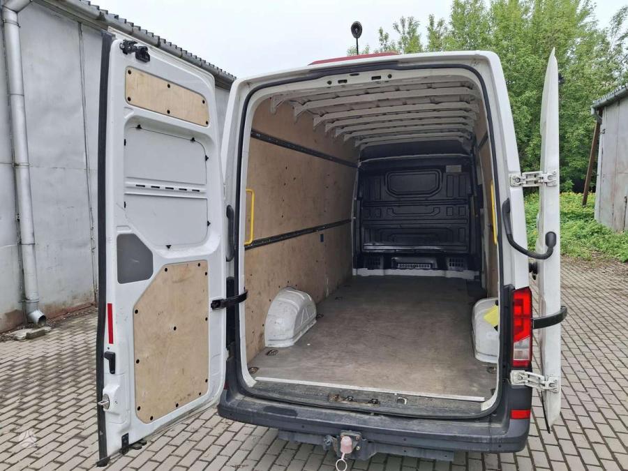 White Volkswagen Crafter 2020 in Riga, with an engine capacity of 2.00 L and mileage of 181 thousand km for 13990 €, photo 8 on AUTOMOTO.COM.LV