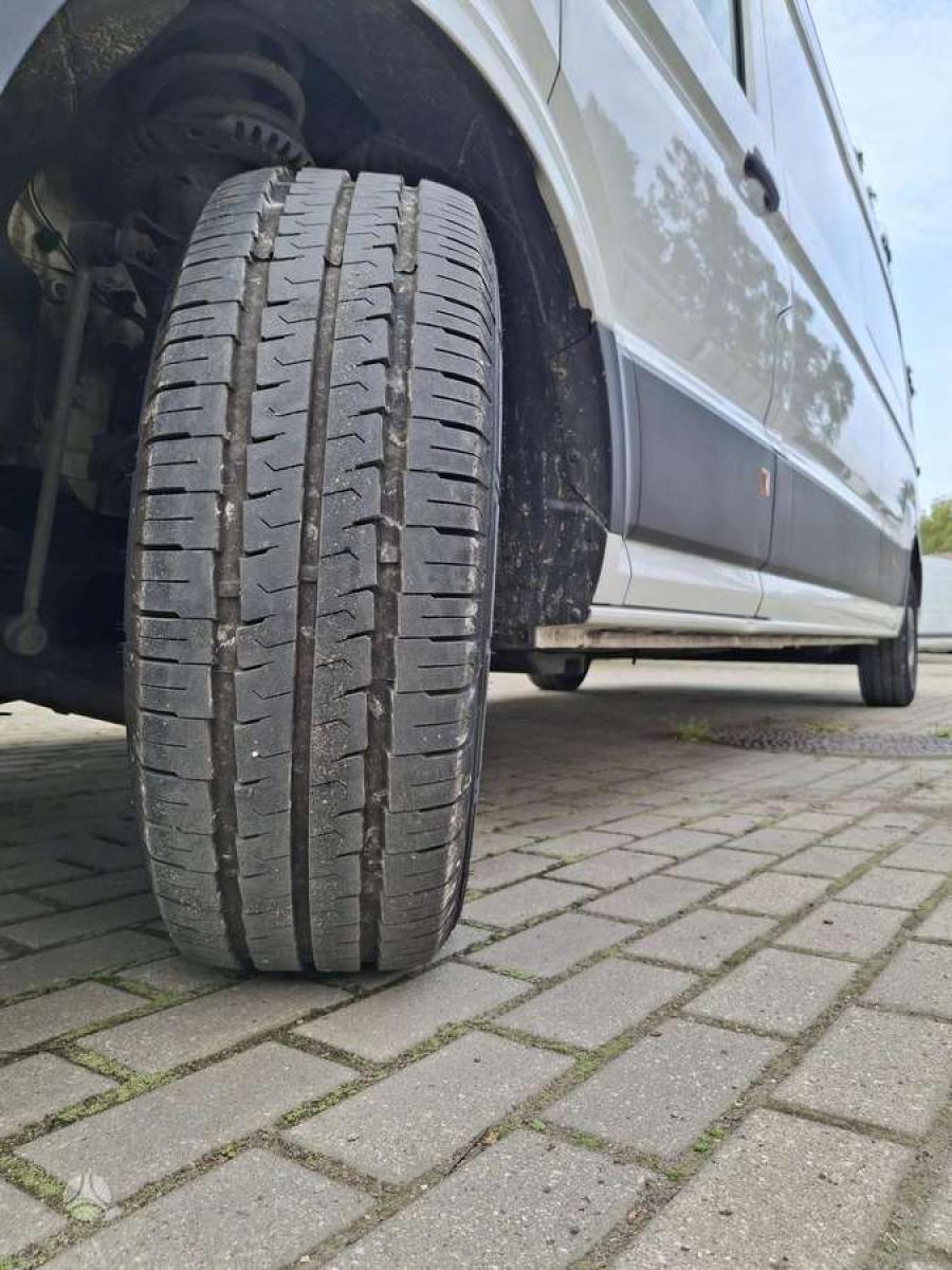 White Volkswagen Crafter 2020 in Riga, with an engine capacity of 2.00 L and mileage of 181 thousand km for 13990 €, photo 30 on AUTOMOTO.COM.LV