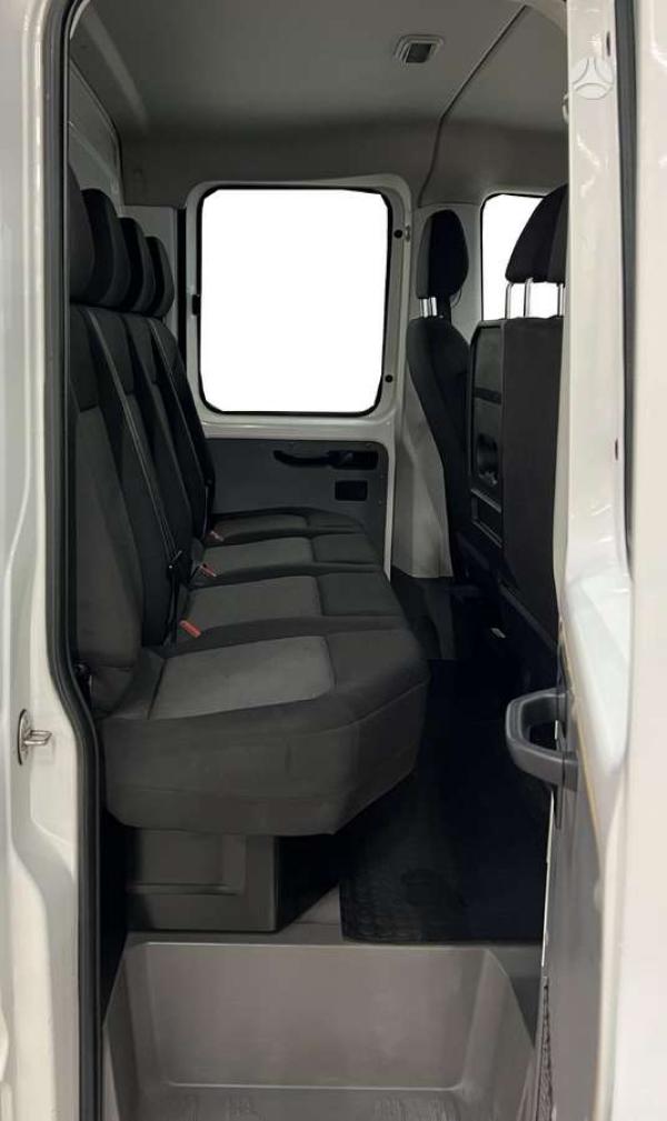 White Volkswagen Crafter 2021 in Kaunas, with an engine capacity of 1.97 L and mileage of 151 thousand km for 18500 €, photo 9 on AUTOMOTO.COM.LV