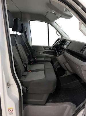 White Volkswagen Crafter 2021 in Kaunas, with an engine capacity of 1.97 L and mileage of 160 thousand km for 17800 €, photo 7 on AUTOMOTO.COM.LV