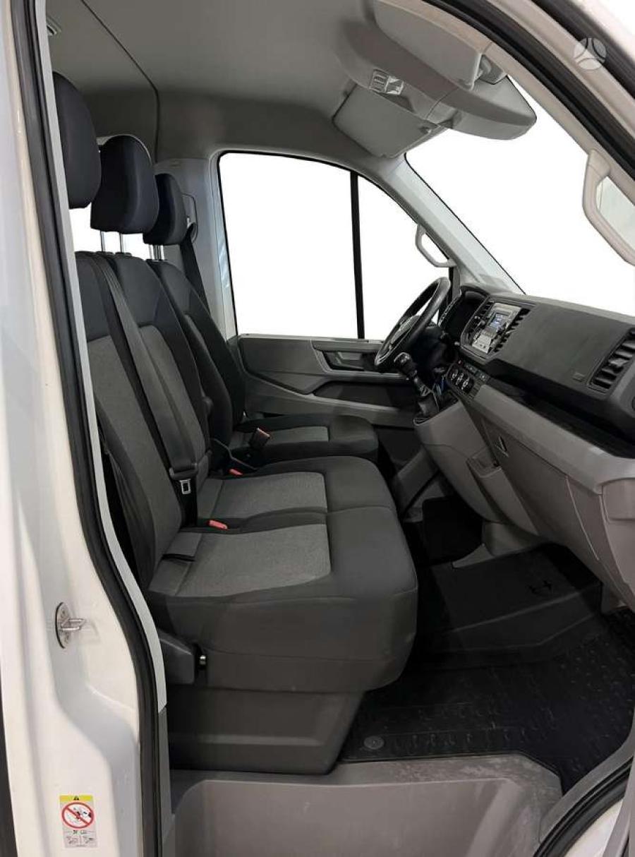 White Volkswagen Crafter 2021 in Kaunas, with an engine capacity of 1.97 L and mileage of 160 thousand km for 17800 €, photo 7 on AUTOMOTO.COM.LV