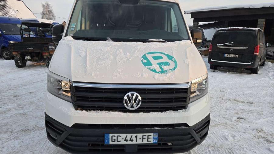 White Volkswagen Crafter 2021 in Taurage, with an engine capacity of 2.00 L and mileage of 232 thousand km for 15800 €, photo 3 on AUTOMOTO.COM.LV