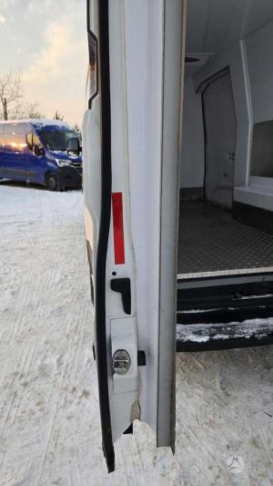 White Volkswagen Crafter 2021 in Taurage, with an engine capacity of 2.00 L and mileage of 232 thousand km for 15800 €, photo 16 on AUTOMOTO.COM.LV