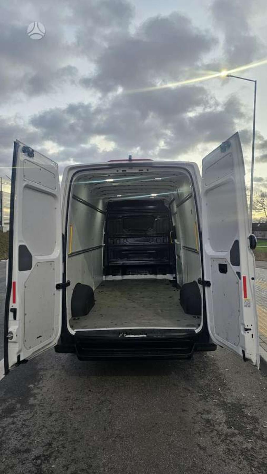 White Volkswagen Crafter 2022 in Marijampole, with an engine capacity of 2.00 L and mileage of 171 thousand km for 20800 €, photo 25 on AUTOMOTO.COM.LV