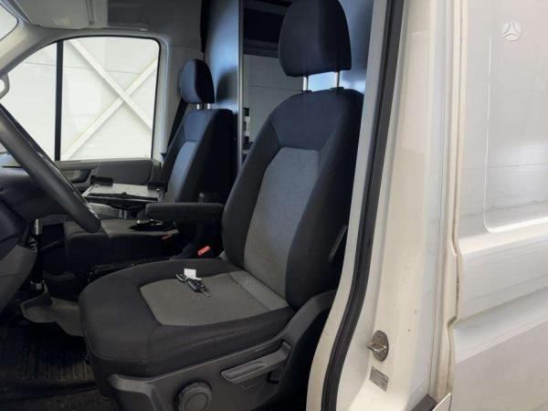White Volkswagen Crafter 2022 in Radviliskis, with an engine capacity of 1.97 L and mileage of 61 thousand km for 16879 €, photo 10 on AUTOMOTO.COM.LV