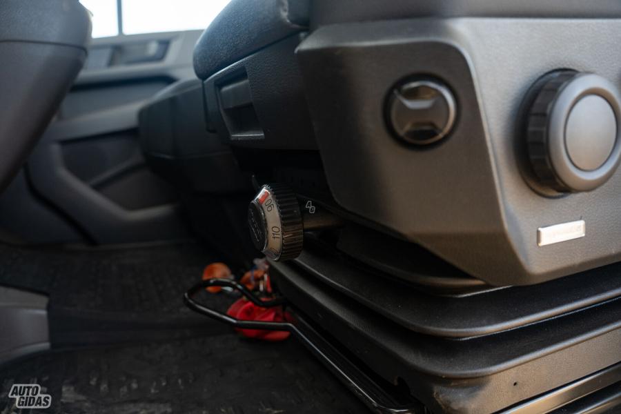 Balts Volkswagen Crafter 2022 Viļņa, ar dzinēja tilpumu 2.00 L un nobraukumu 25 tūkst. km par 41000 €, foto 32 vietnē AUTOMOTO.COM.LV