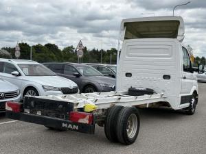 White Volkswagen Crafter 2022 in Vilnius, with an engine capacity of 2.00 L and mileage of 278 thousand km for 10500 €, photo 3 on AUTOMOTO.COM.LV