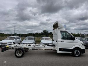 White Volkswagen Crafter 2022 in Vilnius, with an engine capacity of 2.00 L and mileage of 278 thousand km for 10500 €, photo 4 on AUTOMOTO.COM.LV