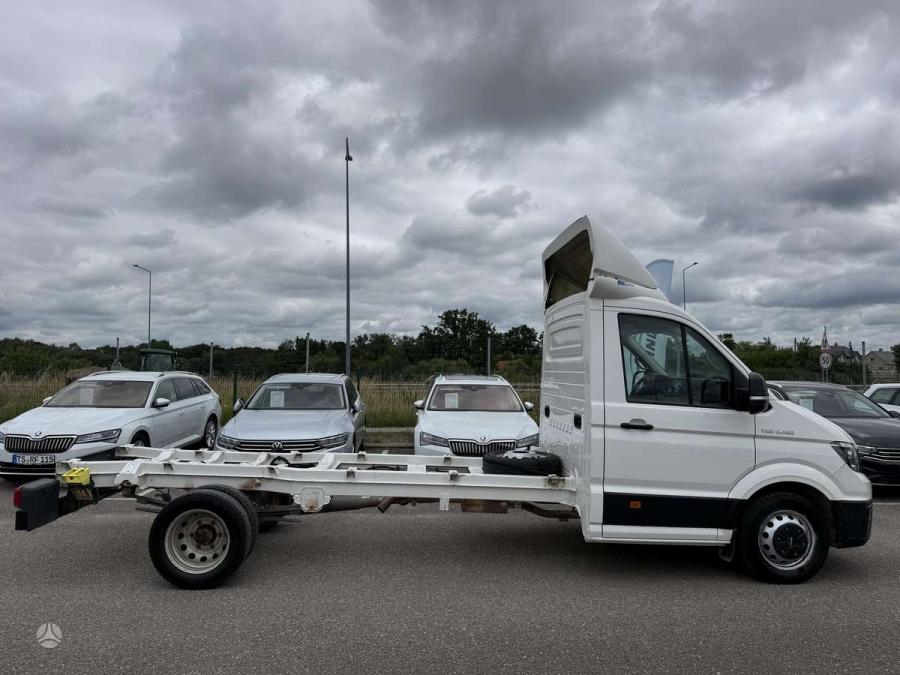 White Volkswagen Crafter 2022 in Vilnius, with an engine capacity of 2.00 L and mileage of 278 thousand km for 10500 €, photo 4 on AUTOMOTO.COM.LV