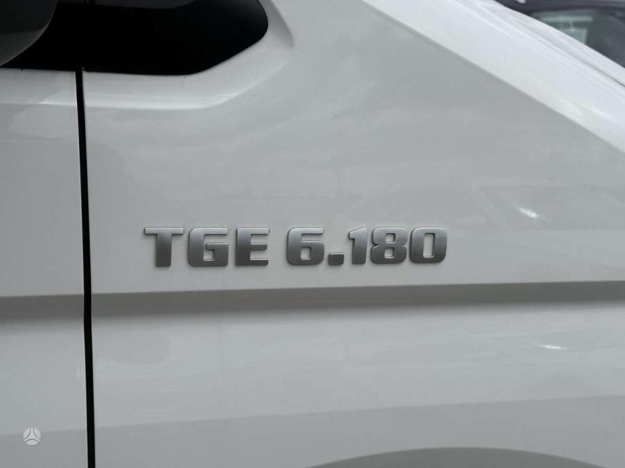White Volkswagen Crafter 2022 in Vilnius, with an engine capacity of 2.00 L and mileage of 278 thousand km for 10500 €, photo 8 on AUTOMOTO.COM.LV