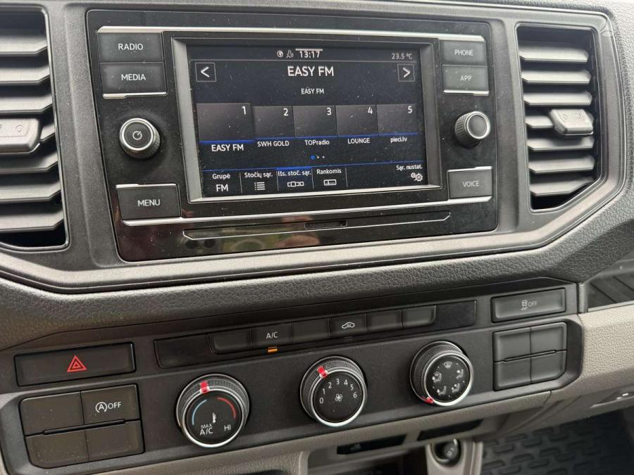 White Volkswagen Crafter 2022 in Vilnius, with an engine capacity of 2.00 L and mileage of 278 thousand km for 10500 €, photo 11 on AUTOMOTO.COM.LV