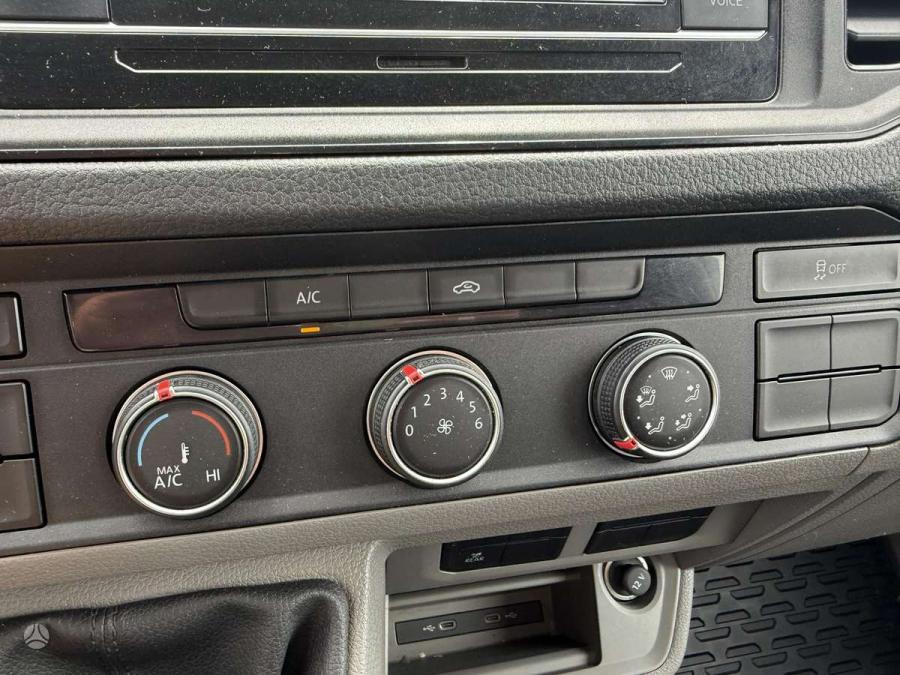 White Volkswagen Crafter 2022 in Vilnius, with an engine capacity of 2.00 L and mileage of 278 thousand km for 10500 €, photo 12 on AUTOMOTO.COM.LV