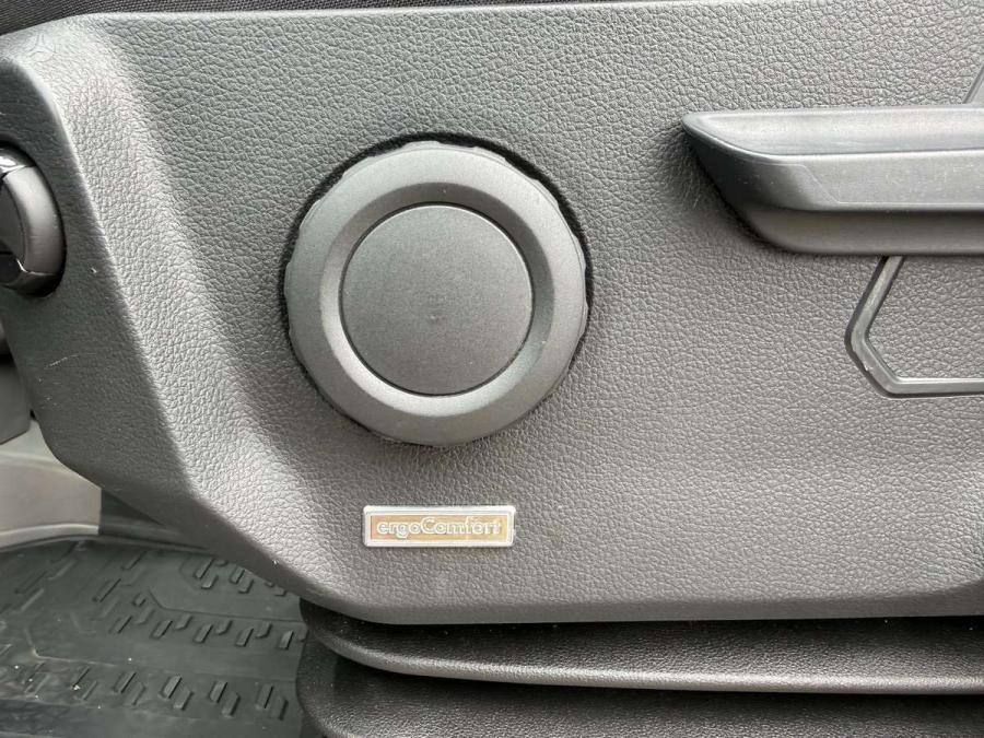 White Volkswagen Crafter 2022 in Vilnius, with an engine capacity of 2.00 L and mileage of 278 thousand km for 10500 €, photo 20 on AUTOMOTO.COM.LV