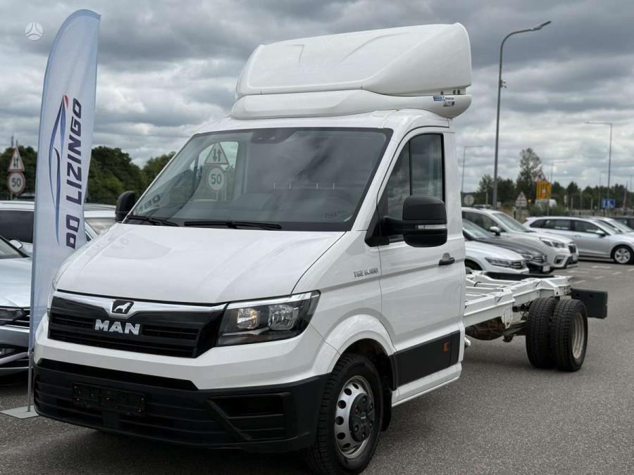 White Volkswagen Crafter 2022 in Vilnius, with an engine capacity of 2.00 L and mileage of 278 thousand km for 10500 €, photo 25 on AUTOMOTO.COM.LV
